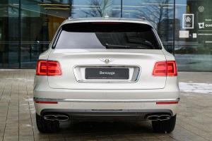 Balts Bentley Bentayga 2019 Viļņa, ar dzinēja tilpumu 4.00 L un nobraukumu 75 tūkst. km par 120000 €, foto 5 vietnē AUTOMOTO.COM.LV