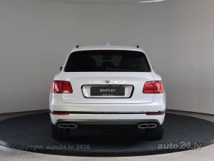 White Bentley Bentayga 2019 in Tallinn, with an engine capacity of 4.00 L and mileage of 80 thousand km for 105000 €, photo 5 on AUTOMOTO.COM.LV