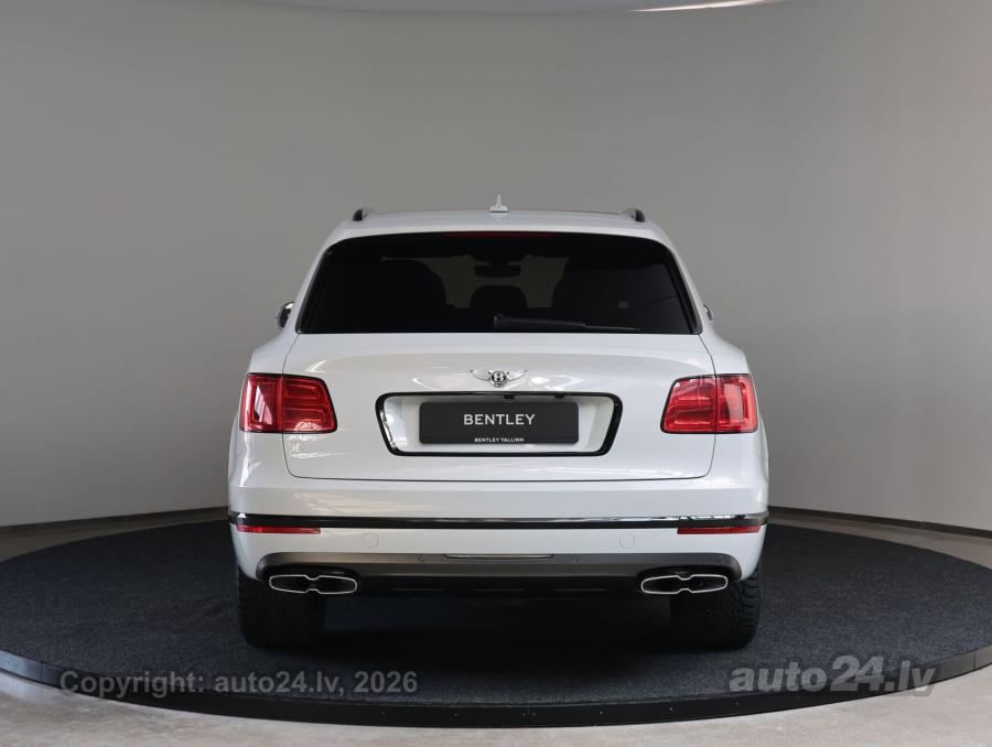 White Bentley Bentayga 2019 in Tallinn, with an engine capacity of 4.00 L and mileage of 80 thousand km for 105000 €, photo 5 on AUTOMOTO.COM.LV