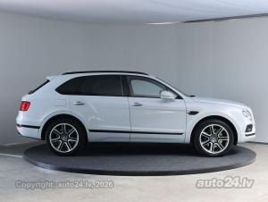 White Bentley Bentayga 2019 in Tallinn, with an engine capacity of 4.00 L and mileage of 80 thousand km for 105000 €, photo 19 on AUTOMOTO.COM.LV