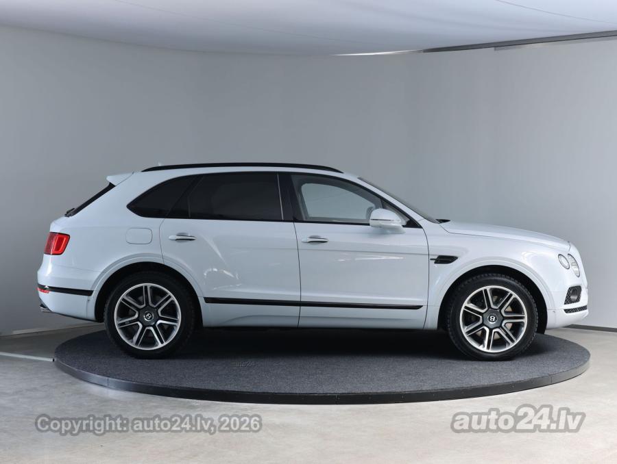 White Bentley Bentayga 2019 in Tallinn, with an engine capacity of 4.00 L and mileage of 80 thousand km for 105000 €, photo 19 on AUTOMOTO.COM.LV
