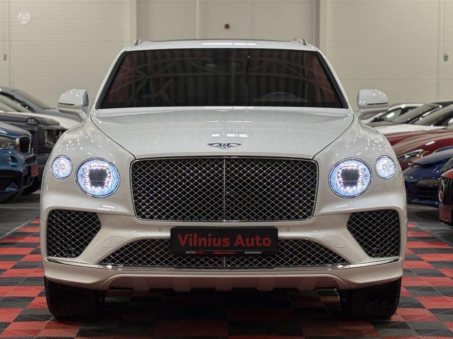 Balts Bentley Bentayga 2022 Viļņa, ar dzinēja tilpumu 4.00 L un nobraukumu 11 tūkst. km par 143500 €, foto 3 vietnē AUTOMOTO.COM.LV