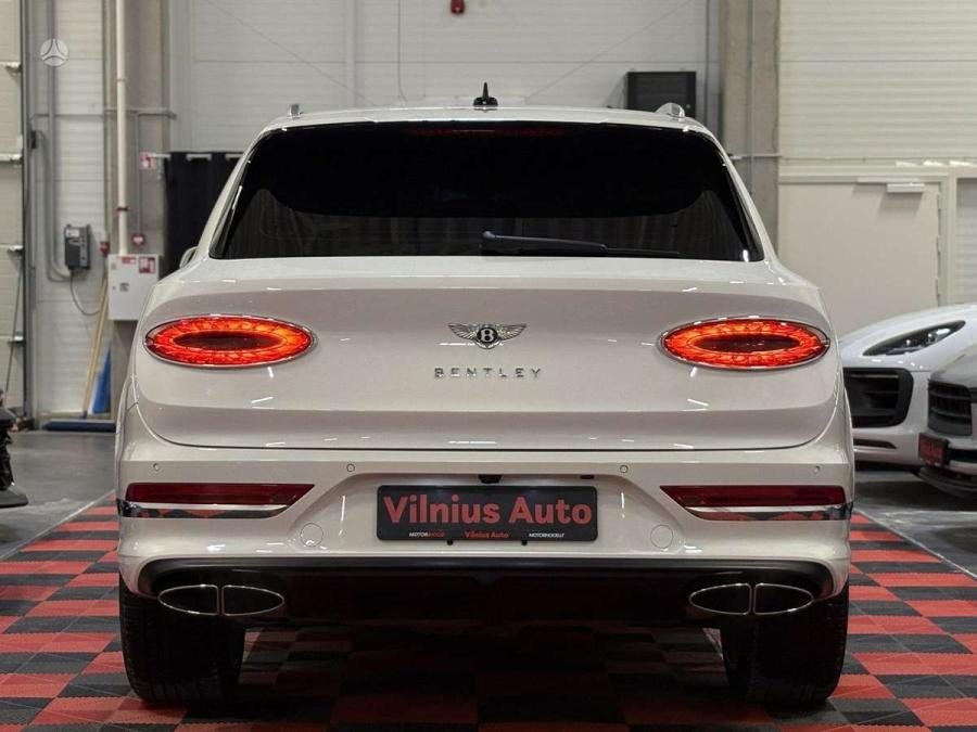 Balts Bentley Bentayga 2022 Viļņa, ar dzinēja tilpumu 4.00 L un nobraukumu 11 tūkst. km par 143500 €, foto 6 vietnē AUTOMOTO.COM.LV