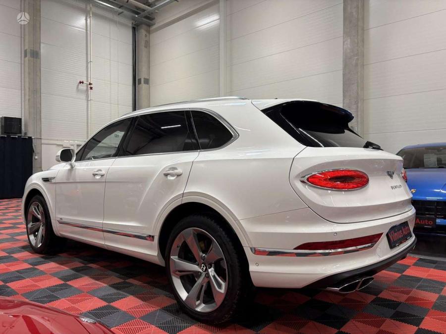 Balts Bentley Bentayga 2022 Viļņa, ar dzinēja tilpumu 4.00 L un nobraukumu 11 tūkst. km par 143500 €, foto 7 vietnē AUTOMOTO.COM.LV