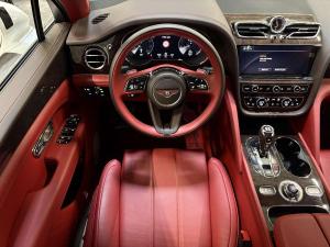 Balts Bentley Bentayga 2022 Viļņa, ar dzinēja tilpumu 4.00 L un nobraukumu 11 tūkst. km par 143500 €, foto 21 vietnē AUTOMOTO.COM.LV