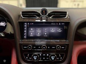 Balts Bentley Bentayga 2022 Viļņa, ar dzinēja tilpumu 4.00 L un nobraukumu 11 tūkst. km par 143500 €, foto 28 vietnē AUTOMOTO.COM.LV