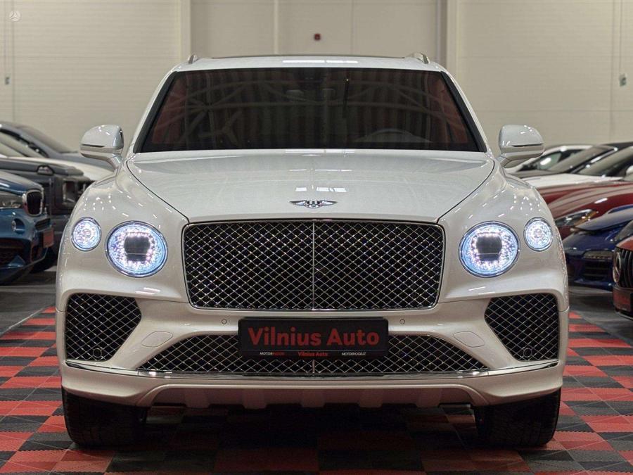 Balts Bentley Bentayga 2022 Viļņa, ar dzinēja tilpumu 4.00 L un nobraukumu 11 tūkst. km par 136000 €, foto 3 vietnē AUTOMOTO.COM.LV