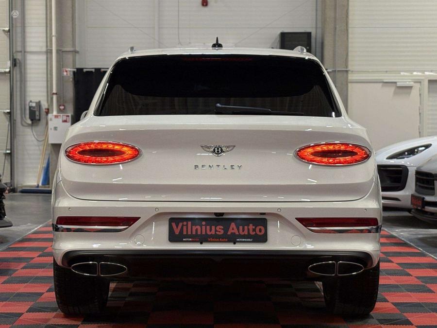Balts Bentley Bentayga 2022 Viļņa, ar dzinēja tilpumu 4.00 L un nobraukumu 11 tūkst. km par 136000 €, foto 6 vietnē AUTOMOTO.COM.LV