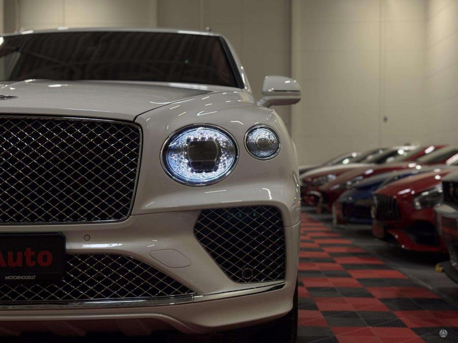 Balts Bentley Bentayga 2022 Viļņa, ar dzinēja tilpumu 4.00 L un nobraukumu 11 tūkst. km par 136000 €, foto 8 vietnē AUTOMOTO.COM.LV