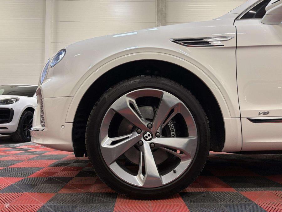Balts Bentley Bentayga 2022 Viļņa, ar dzinēja tilpumu 4.00 L un nobraukumu 11 tūkst. km par 136000 €, foto 10 vietnē AUTOMOTO.COM.LV