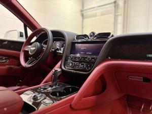 Balts Bentley Bentayga 2022 Viļņa, ar dzinēja tilpumu 4.00 L un nobraukumu 11 tūkst. km par 136000 €, foto 19 vietnē AUTOMOTO.COM.LV