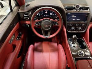 Balts Bentley Bentayga 2022 Viļņa, ar dzinēja tilpumu 4.00 L un nobraukumu 11 tūkst. km par 136000 €, foto 21 vietnē AUTOMOTO.COM.LV