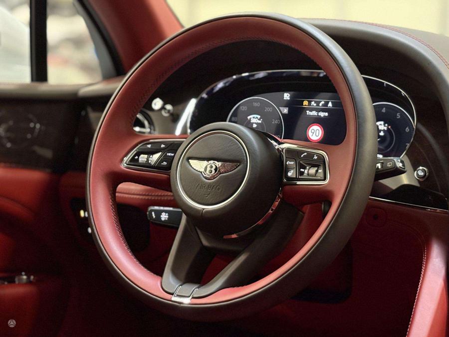 Balts Bentley Bentayga 2022 Viļņa, ar dzinēja tilpumu 4.00 L un nobraukumu 11 tūkst. km par 136000 €, foto 22 vietnē AUTOMOTO.COM.LV