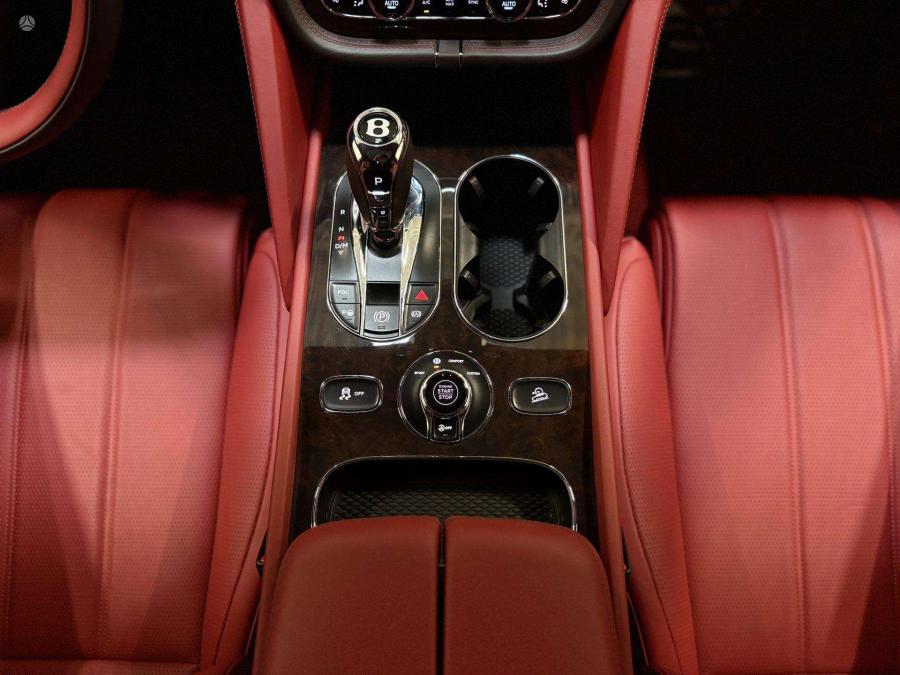 Balts Bentley Bentayga 2022 Viļņa, ar dzinēja tilpumu 4.00 L un nobraukumu 11 tūkst. km par 136000 €, foto 24 vietnē AUTOMOTO.COM.LV