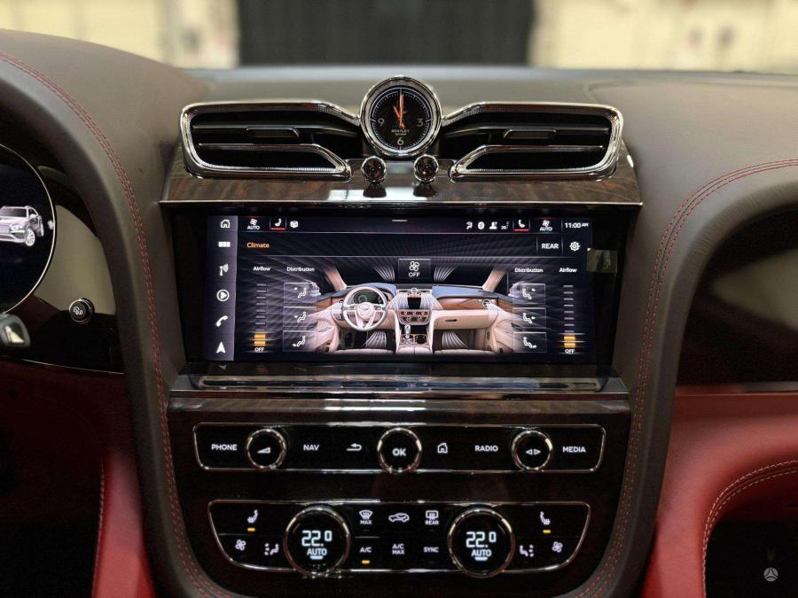 Balts Bentley Bentayga 2022 Viļņa, ar dzinēja tilpumu 4.00 L un nobraukumu 11 tūkst. km par 136000 €, foto 31 vietnē AUTOMOTO.COM.LV