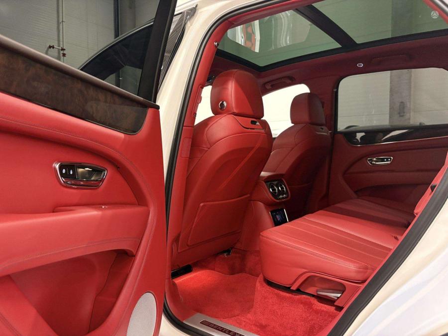 Balts Bentley Bentayga 2022 Viļņa, ar dzinēja tilpumu 4.00 L un nobraukumu 11 tūkst. km par 136000 €, foto 34 vietnē AUTOMOTO.COM.LV