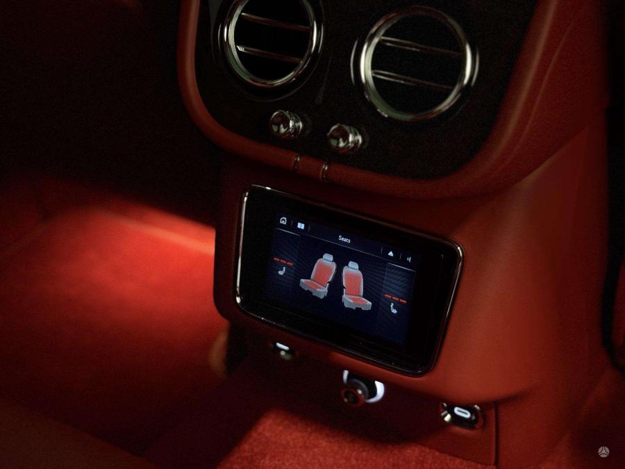 Balts Bentley Bentayga 2022 Viļņa, ar dzinēja tilpumu 4.00 L un nobraukumu 11 tūkst. km par 136000 €, foto 36 vietnē AUTOMOTO.COM.LV
