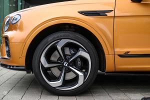 Dzeltens Bentley Bentayga 2022 Viļņa, ar dzinēja tilpumu 4.00 L un nobraukumu 79 tūkst. km par 167000 €, foto 10 vietnē AUTOMOTO.COM.LV