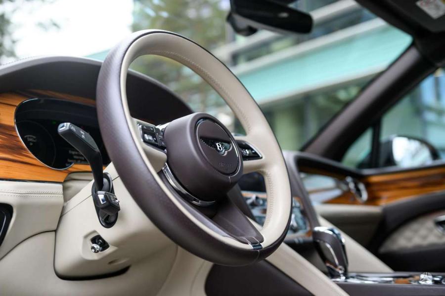 Dzeltens Bentley Bentayga 2022 Viļņa, ar dzinēja tilpumu 4.00 L un nobraukumu 79 tūkst. km par 167000 €, foto 11 vietnē AUTOMOTO.COM.LV