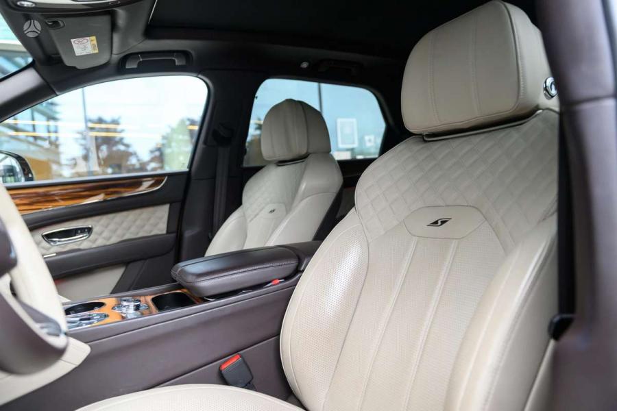 Dzeltens Bentley Bentayga 2022 Viļņa, ar dzinēja tilpumu 4.00 L un nobraukumu 79 tūkst. km par 167000 €, foto 12 vietnē AUTOMOTO.COM.LV