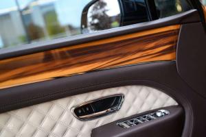 Dzeltens Bentley Bentayga 2022 Viļņa, ar dzinēja tilpumu 4.00 L un nobraukumu 79 tūkst. km par 167000 €, foto 13 vietnē AUTOMOTO.COM.LV