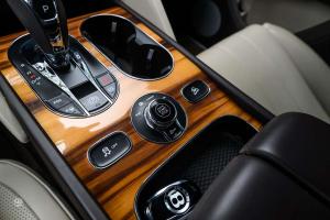 Dzeltens Bentley Bentayga 2022 Viļņa, ar dzinēja tilpumu 4.00 L un nobraukumu 79 tūkst. km par 167000 €, foto 20 vietnē AUTOMOTO.COM.LV