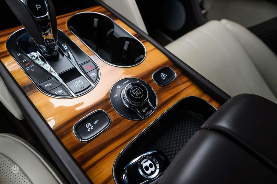 Dzeltens Bentley Bentayga 2022 Viļņa, ar dzinēja tilpumu 4.00 L un nobraukumu 79 tūkst. km par 167000 €, foto 20 vietnē AUTOMOTO.COM.LV