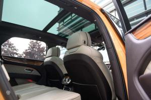 Dzeltens Bentley Bentayga 2022 Viļņa, ar dzinēja tilpumu 4.00 L un nobraukumu 79 tūkst. km par 167000 €, foto 23 vietnē AUTOMOTO.COM.LV