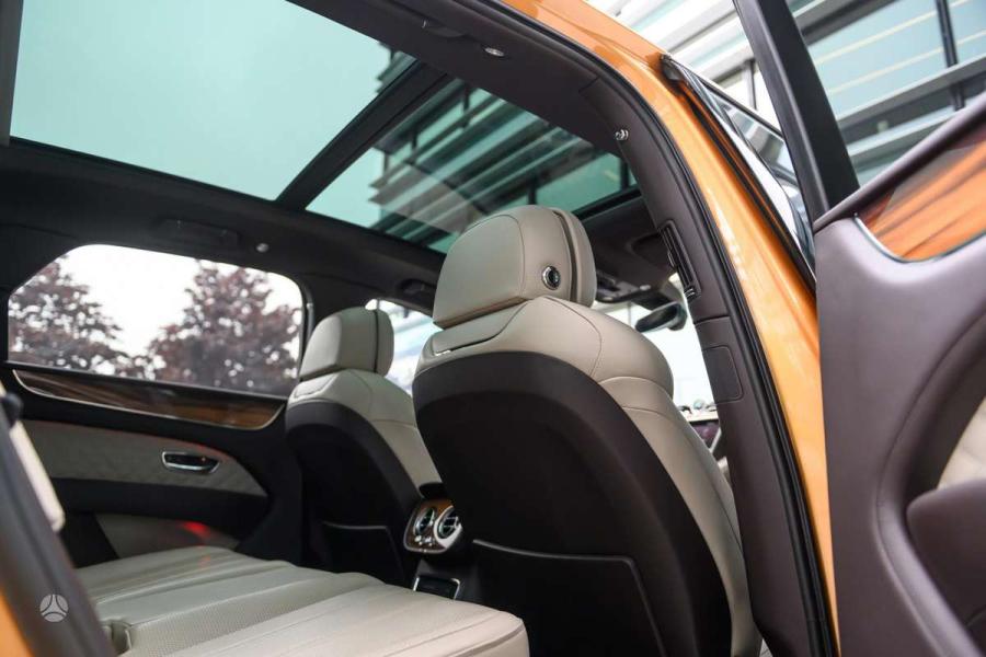Dzeltens Bentley Bentayga 2022 Viļņa, ar dzinēja tilpumu 4.00 L un nobraukumu 79 tūkst. km par 167000 €, foto 23 vietnē AUTOMOTO.COM.LV