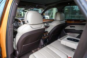 Dzeltens Bentley Bentayga 2022 Viļņa, ar dzinēja tilpumu 4.00 L un nobraukumu 79 tūkst. km par 167000 €, foto 24 vietnē AUTOMOTO.COM.LV