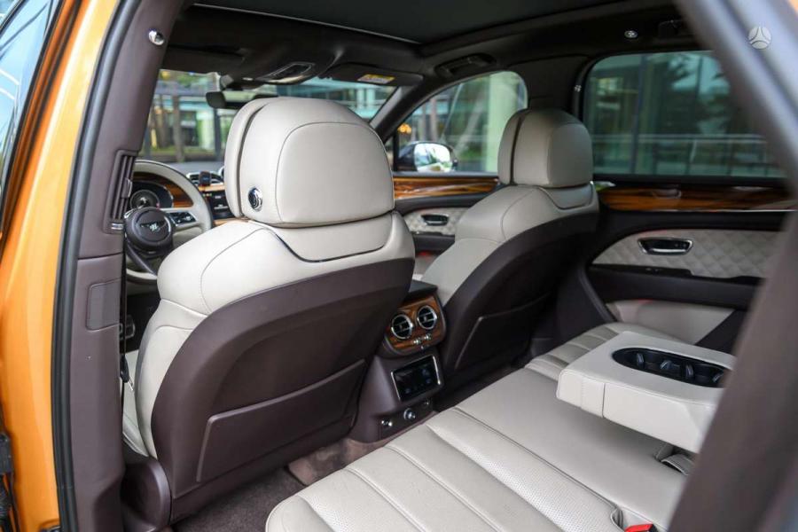 Dzeltens Bentley Bentayga 2022 Viļņa, ar dzinēja tilpumu 4.00 L un nobraukumu 79 tūkst. km par 167000 €, foto 24 vietnē AUTOMOTO.COM.LV