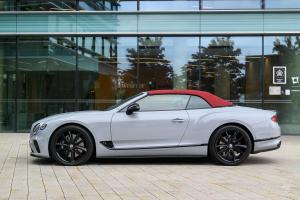 Black Bentley Continental 2020 in Vilnius, with an engine capacity of 5.95 L and mileage of 43 thousand km for 173000 €, photo 3 on AUTOMOTO.COM.LV