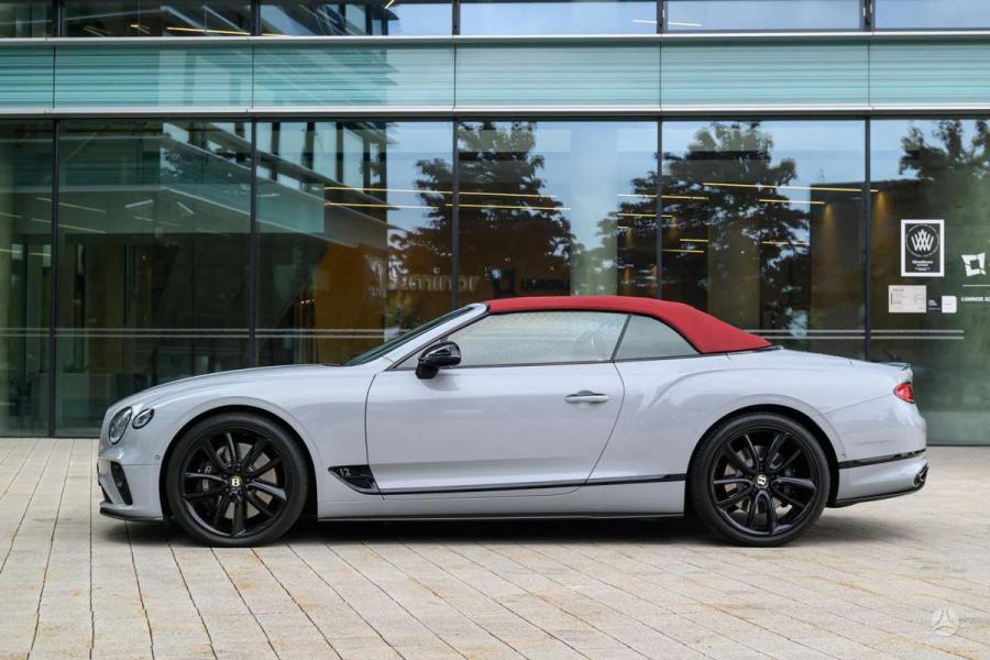 Black Bentley Continental 2020 in Vilnius, with an engine capacity of 5.95 L and mileage of 43 thousand km for 173000 €, photo 3 on AUTOMOTO.COM.LV