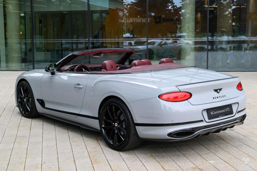 Black Bentley Continental 2020 in Vilnius, with an engine capacity of 5.95 L and mileage of 43 thousand km for 173000 €, photo 4 on AUTOMOTO.COM.LV