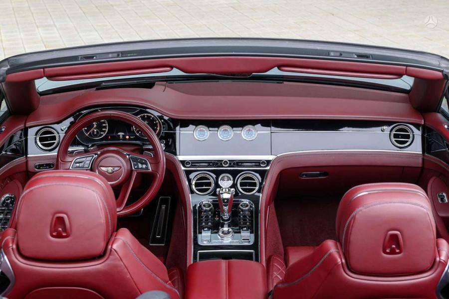 Black Bentley Continental 2020 in Vilnius, with an engine capacity of 5.95 L and mileage of 43 thousand km for 173000 €, photo 23 on AUTOMOTO.COM.LV