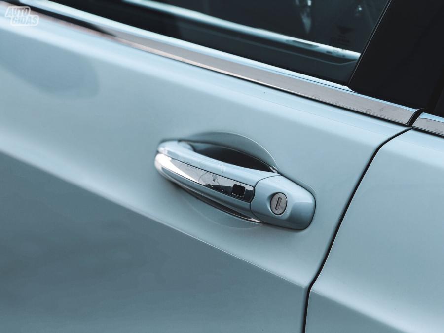 Balts Bentley continental-flying-spur 2010 Šauļi, ar dzinēja tilpumu 6.00 L un nobraukumu 32 tūkst. km par 36999 €, foto 13 vietnē AUTOMOTO.COM.LV