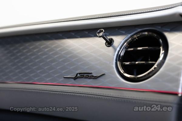 Pelēks Bentley Continental 2025 Tallina, ar dzinēja tilpumu 4.00 L un nobraukumu 75 tūkst. km par 410708 €, foto 11 vietnē AUTOMOTO.COM.LV