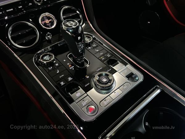 Grey Bentley Continental 2023 in Riga, with an engine capacity of 6.00 L and mileage of 41 thousand km for 203000 €, photo 11 on AUTOMOTO.COM.LV