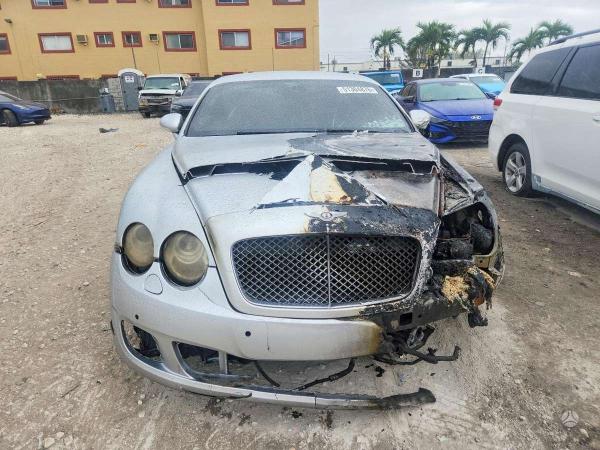 Pelēks Bentley Continental 2026 Panevēža, ar dzinēja tilpumu 6.00 L un nobraukumu 78 tūkst. km par 6000 €, foto 2 vietnē AUTOMOTO.COM.LV