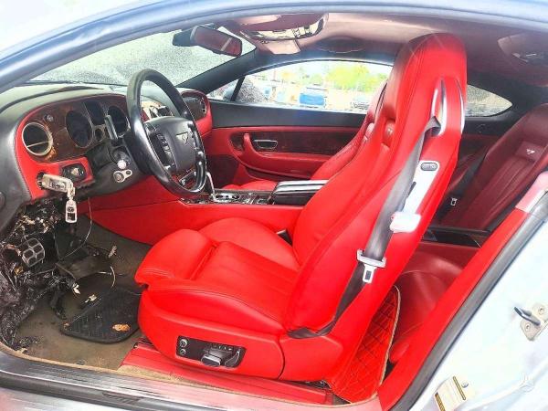 Pelēks Bentley Continental 2026 Panevēža, ar dzinēja tilpumu 6.00 L un nobraukumu 78 tūkst. km par 6000 €, foto 7 vietnē AUTOMOTO.COM.LV