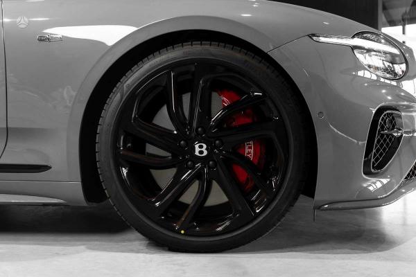 Pelēks Bentley continental-gt 2025 Rīga, ar dzinēja tilpumu 4.00 L un nobraukumu 1 tūkst. km par 309000 €, foto 7 vietnē AUTOMOTO.COM.LV