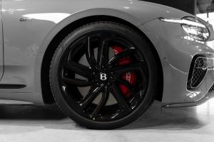 Pelēks Bentley continental-gt 2025 Rīga, ar dzinēja tilpumu 4.00 L un nobraukumu 1 tūkst. km par 309000 €, foto 8 vietnē AUTOMOTO.COM.LV