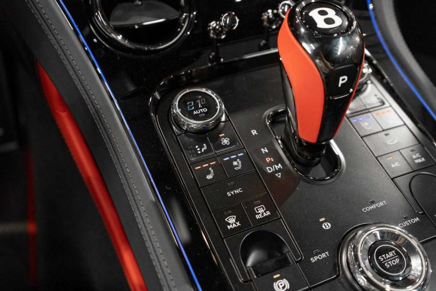 Pelēks Bentley continental-gt 2025 Rīga, ar dzinēja tilpumu 4.00 L un nobraukumu 1 tūkst. km par 309000 €, foto 32 vietnē AUTOMOTO.COM.LV