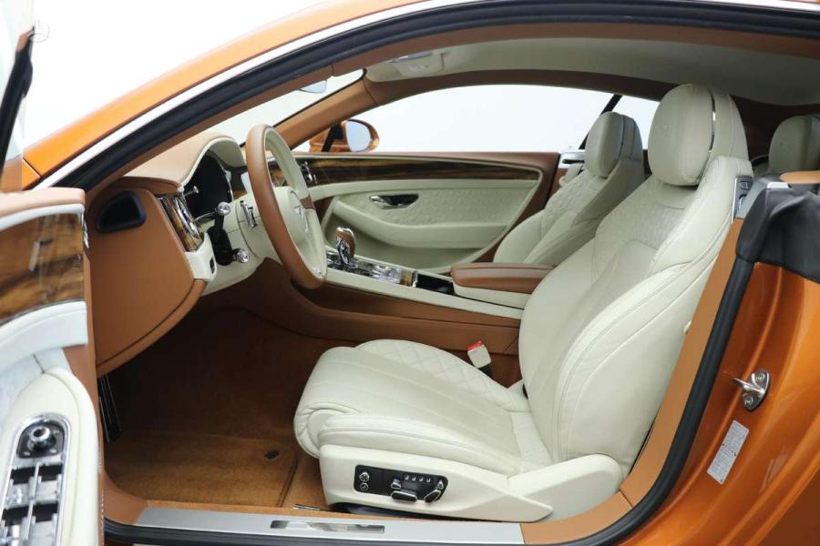Orange Bentley continental-gt 2019 in Vilnius, with an engine capacity of 4.00 L and mileage of 61 thousand km for 129990 €, photo 15 on AUTOMOTO.COM.LV