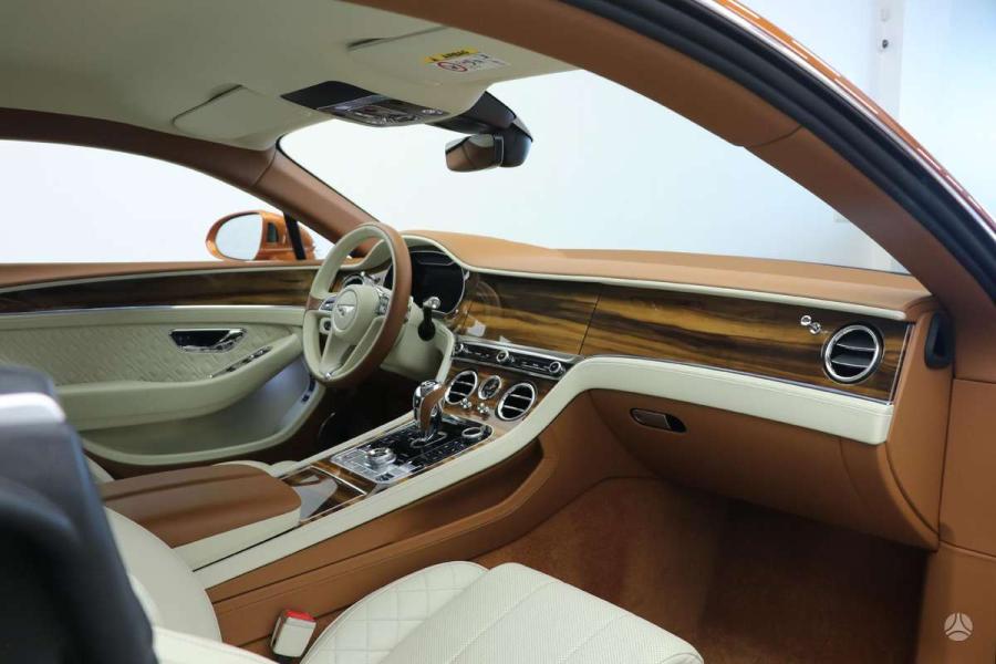 Orange Bentley continental-gt 2019 in Vilnius, with an engine capacity of 4.00 L and mileage of 61 thousand km for 129990 €, photo 11 on AUTOMOTO.COM.LV