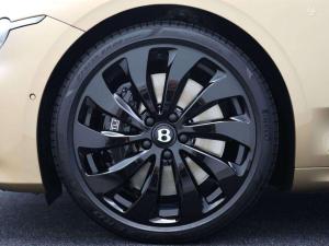 Dzeltens Bentley continental-gt 2025 Tallina, ar dzinēja tilpumu 4.00 L un nobraukumu 1 tūkst. km par 305000 €, foto 18 vietnē AUTOMOTO.COM.LV