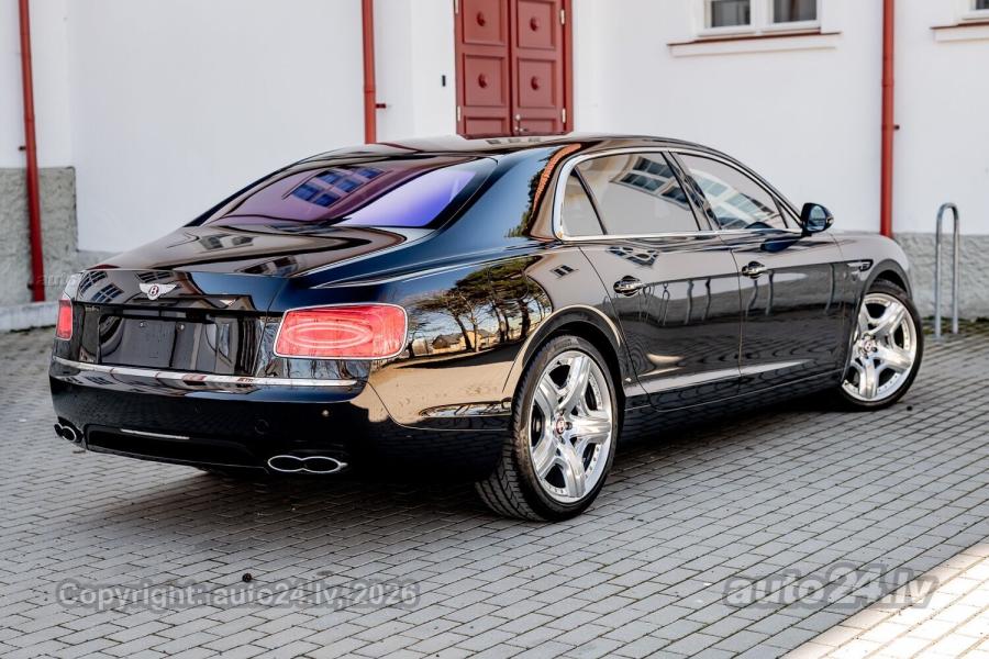 Melns Bentley flying-spur 2014 Tallina, ar dzinēja tilpumu 4.00 L un nobraukumu 6 tūkst. km par 84350 €, foto 7 vietnē AUTOMOTO.COM.LV