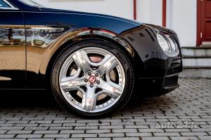 Melns Bentley flying-spur 2014 Tallina, ar dzinēja tilpumu 4.00 L un nobraukumu 6 tūkst. km par 84350 €, foto 9 vietnē AUTOMOTO.COM.LV