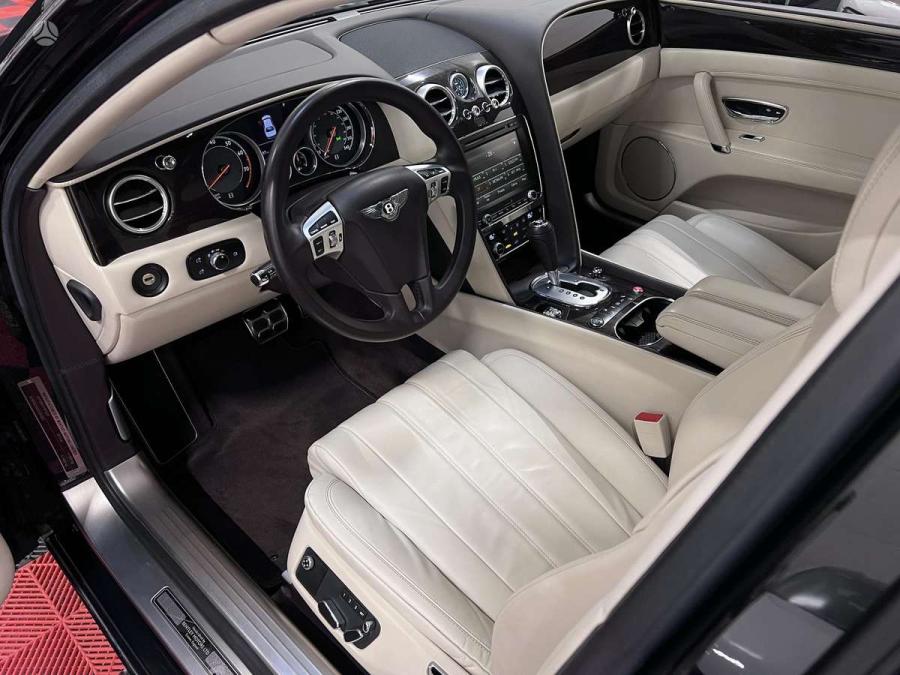 Melns Bentley flying-spur 2014 Viļņa, ar dzinēja tilpumu 6.00 L un nobraukumu 196 tūkst. km par 44999 €, foto 14 vietnē AUTOMOTO.COM.LV