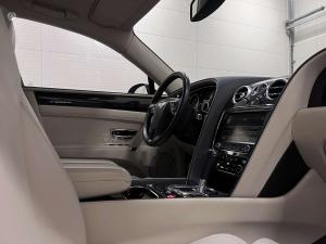Melns Bentley flying-spur 2014 Viļņa, ar dzinēja tilpumu 6.00 L un nobraukumu 196 tūkst. km par 44999 €, foto 18 vietnē AUTOMOTO.COM.LV